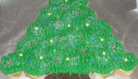 Christmas Tree Cupcake Cake With Ornament Cupcakes - CakeCentral.com