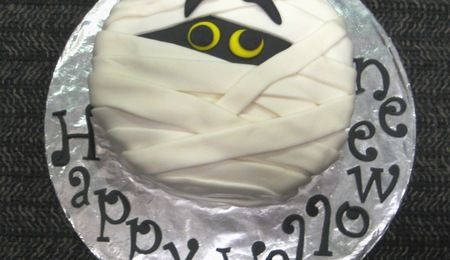 Draculas And Mummies - CakeCentral.com