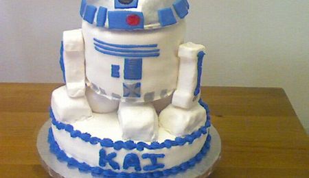 R2D2 Cake - CakeCentral.com
