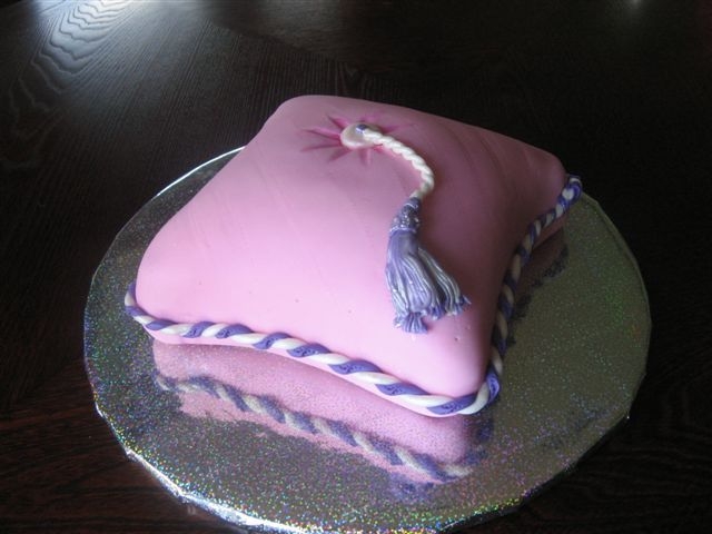 Pillow Cakes - CakeCentral.com