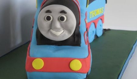 Thomas The Tank Engine - Side View - CakeCentral.com
