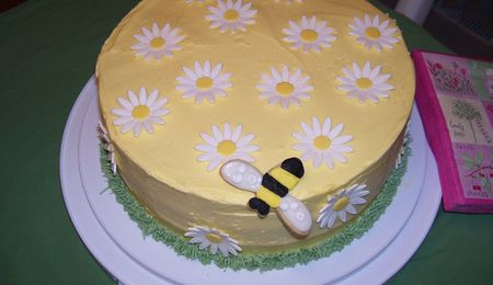 Busy Bees - CakeCentral.com