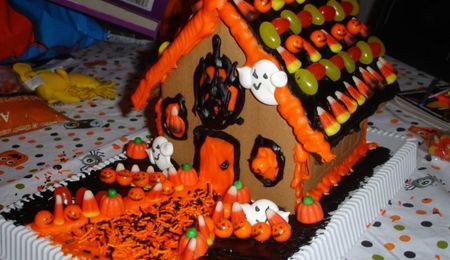 Halloween Gingerbread Witch House - CakeCentral.com