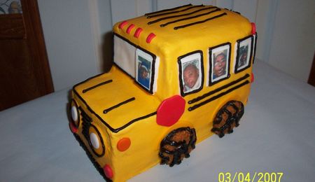 School Bus Cake - CakeCentral.com