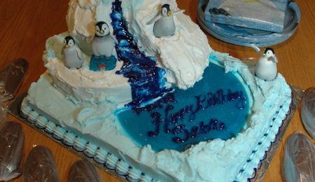 Happy Feet Birthday Cake - CakeCentral.com