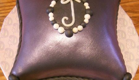 Heart-Shaped Pillow Of Flowers - CakeCentral.com