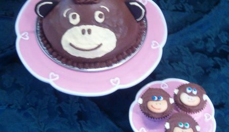 Monkey Cupcake Cake - CakeCentral.com