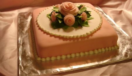 Heart Shaped Cake, Pink Roses Flowers With Stringwork - CakeCentral.com