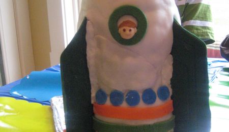 Space Shuttle Blast Off - CakeCentral.com