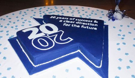 20Th Anniversary Blue And White Pearls Cake - CakeCentral.com