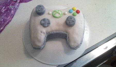 New Black Xbox 360 Console & Controller Cake - CakeCentral.com