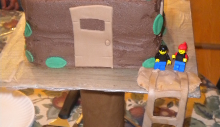 Treehouse Cake - CakeCentral.com