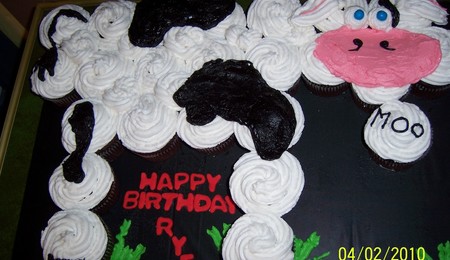Cow Cupcake Cake - CakeCentral.com