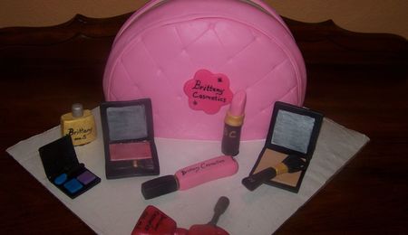 Make Up Bag Cake - CakeCentral.com