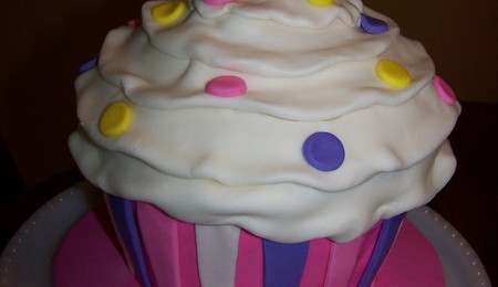 Giant Cupcake Cake - CakeCentral.com