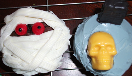Draculas And Mummies - CakeCentral.com