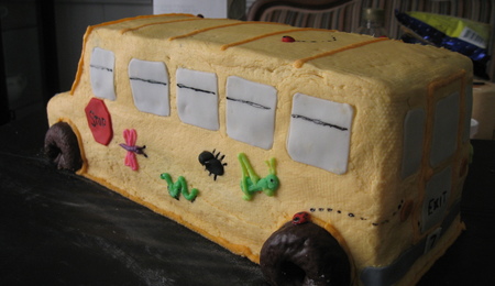 The Magic School Bus Cake - CakeCentral.com