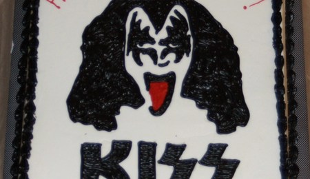 Kiss Cake - CakeCentral.com