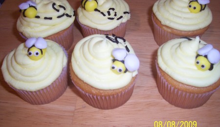 Bumble Bee Cupcakes - CakeCentral.com