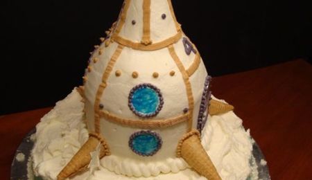 Space Ship And Aliens - CakeCentral.com