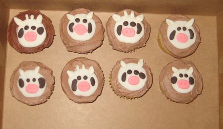 Cow Cupcake Cake - CakeCentral.com