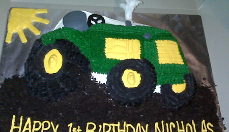 John Deere Tractor Farm Cake - CakeCentral.com