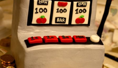 Slot Machine Cake - CakeCentral.com
