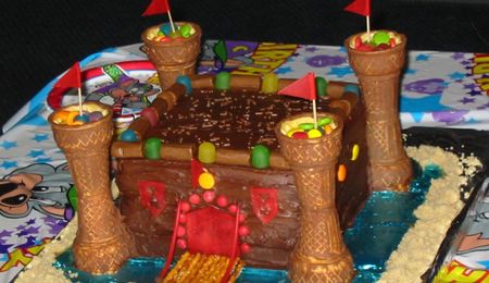 Knight Castle Cake - CakeCentral.com