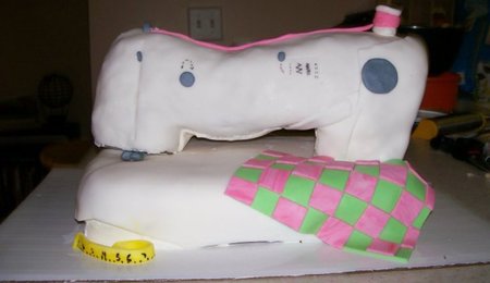Quilted Sewing Machine - CakeCentral.com