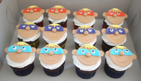 Mighty Morphin Power Ranger Cake And Cupcakes - CakeCentral.com