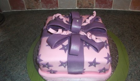 Giftboxes / Presents - CakeCentral.com
