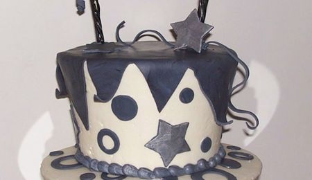 Burlesque Mask - CakeCentral.com