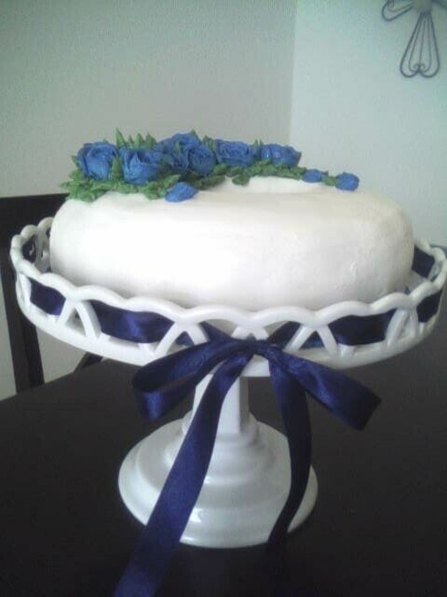 Blue_Roses_Cake2.jpg - CakeCentral.com