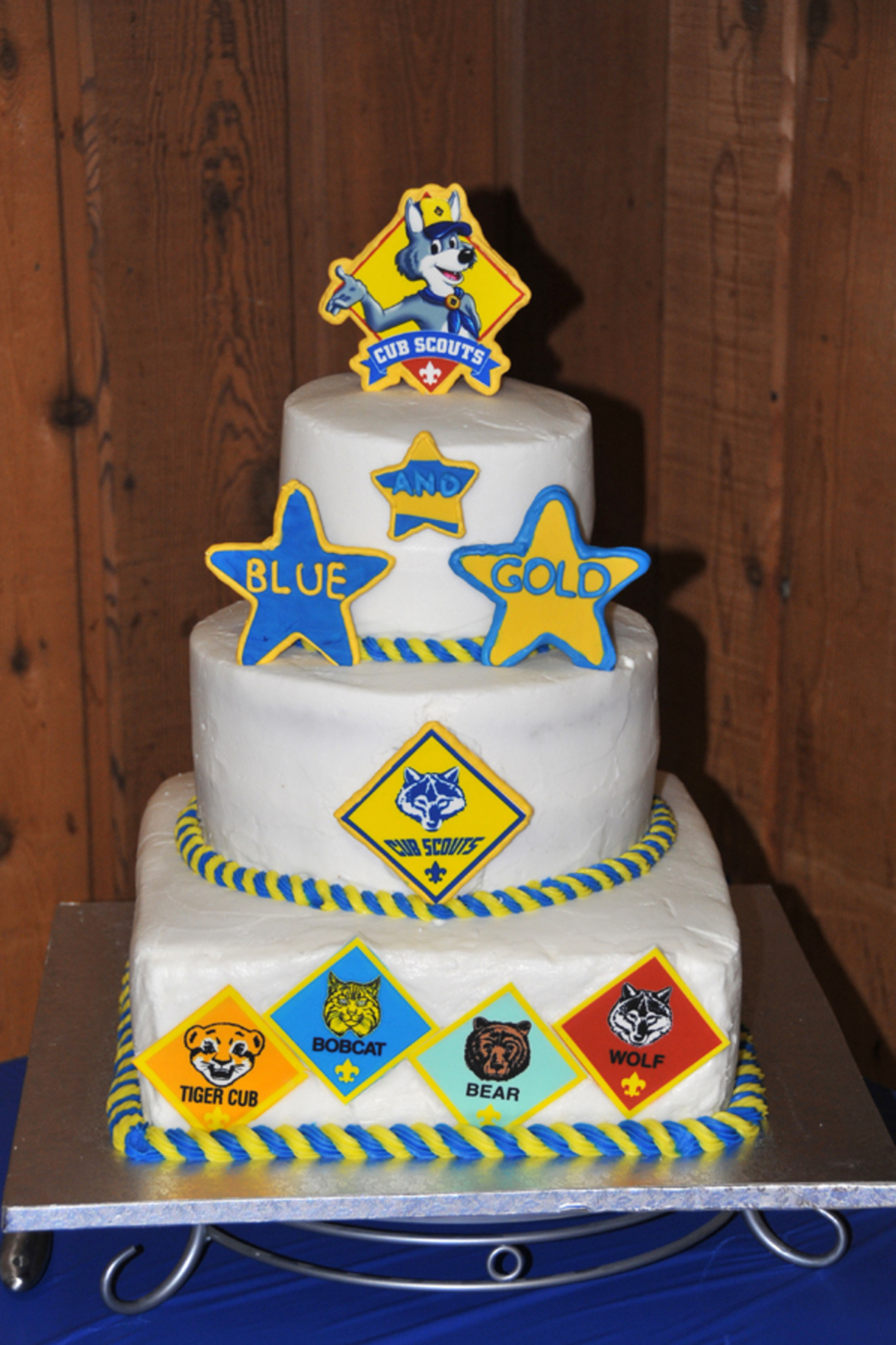 Cub Scouts Blue And Gold Celebration Cake - CakeCentral.com