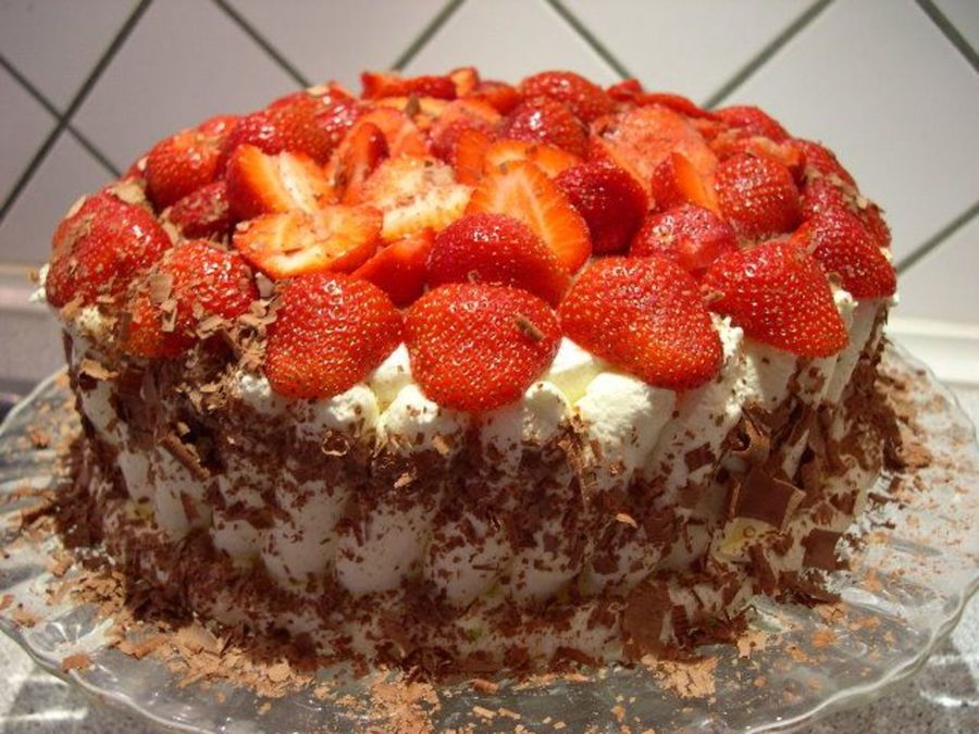 Danish Strawberry Birthday Cake - CakeCentral.com