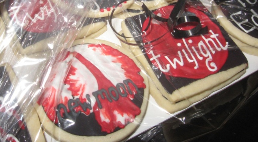 Twilight And New Moon Cookies - CakeCentral.com