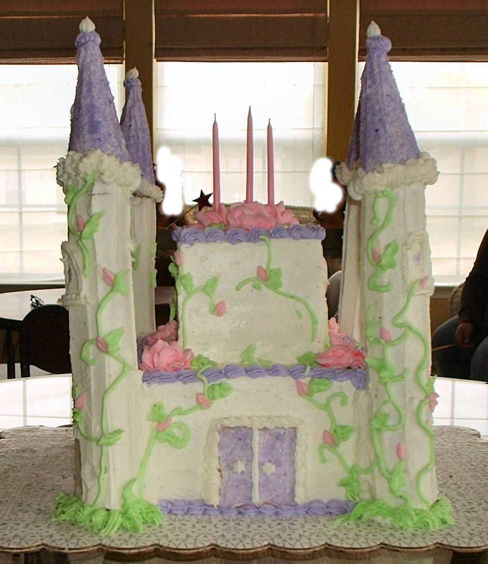 Princess Makayla's Castle Cake - CakeCentral.com
