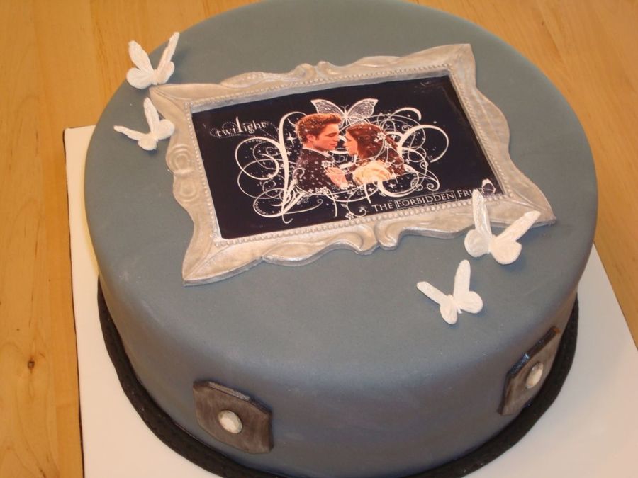 Twilight Cake - CakeCentral.com