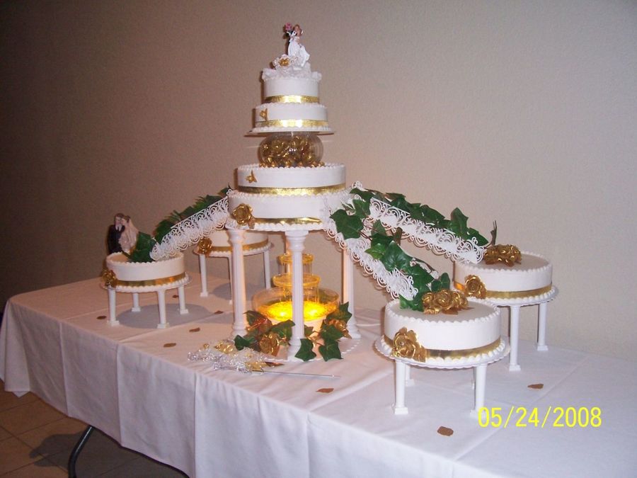 Round Wedding Cake - CakeCentral.com