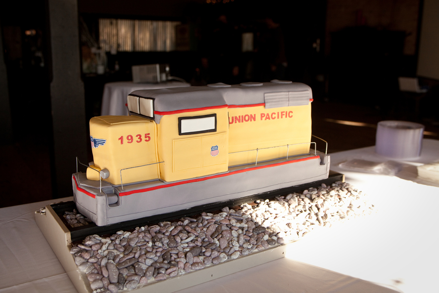 Union Pacific Railroad Train Engine - CakeCentral.com