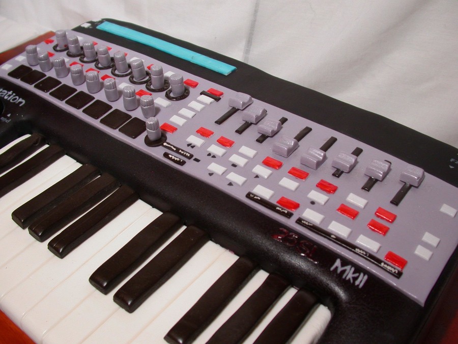 Novation Keyboard Mixer - CakeCentral.com