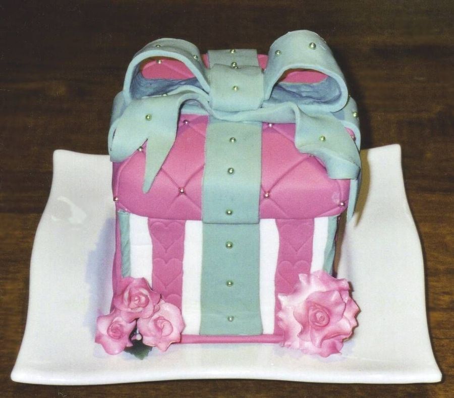 Present Cake - CakeCentral.com