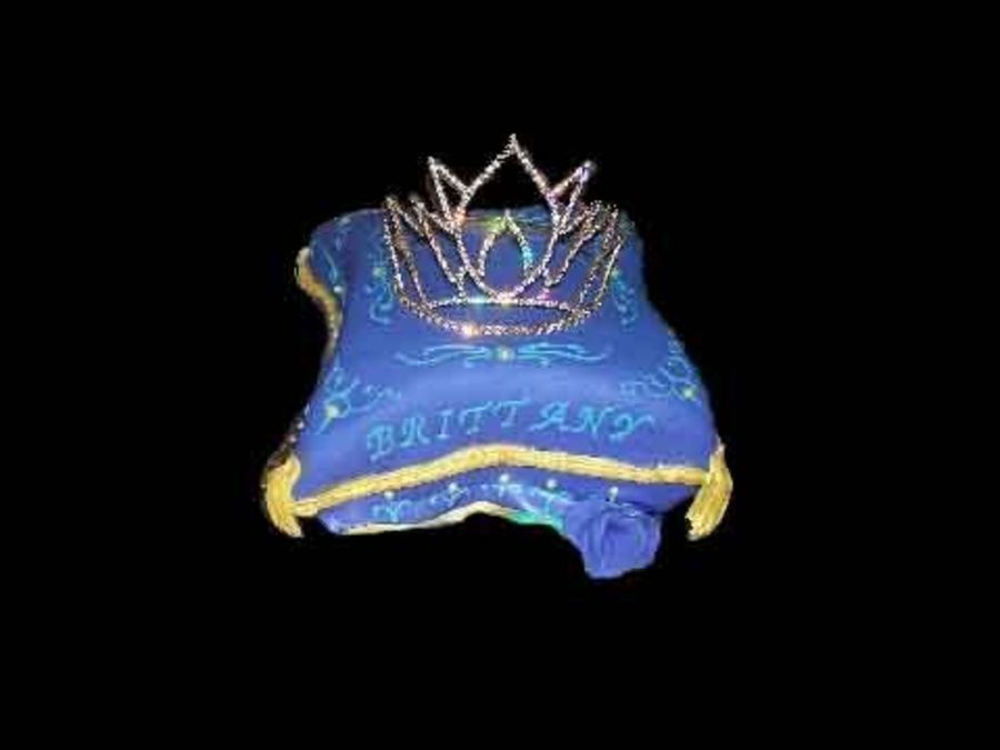 Pageant Queens Pillow - CakeCentral.com