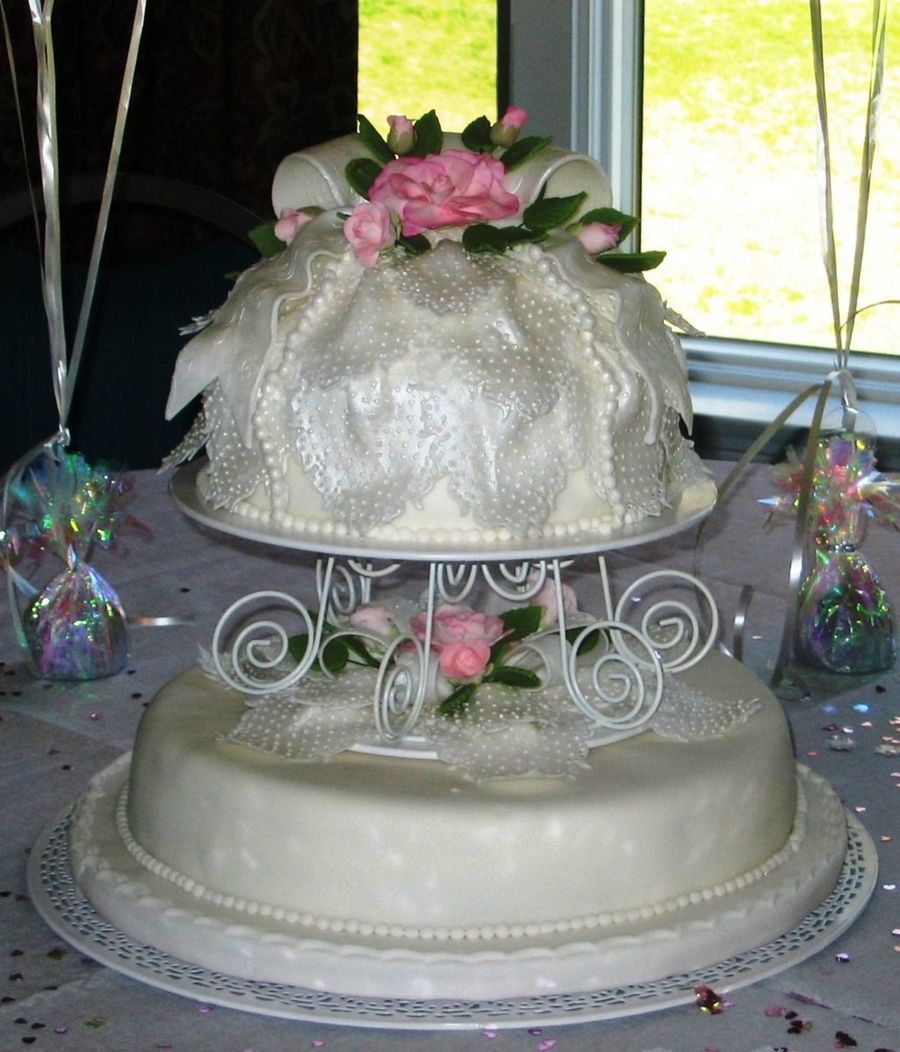 Roses And Dotted Swiss - CakeCentral.com