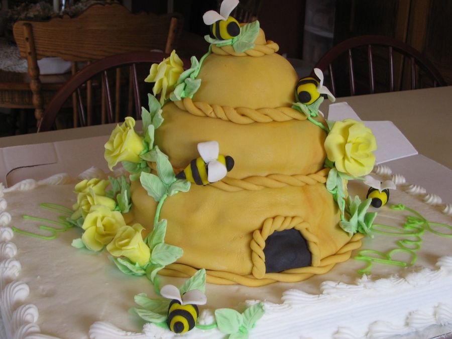 Bumble Bee Cake - CakeCentral.com