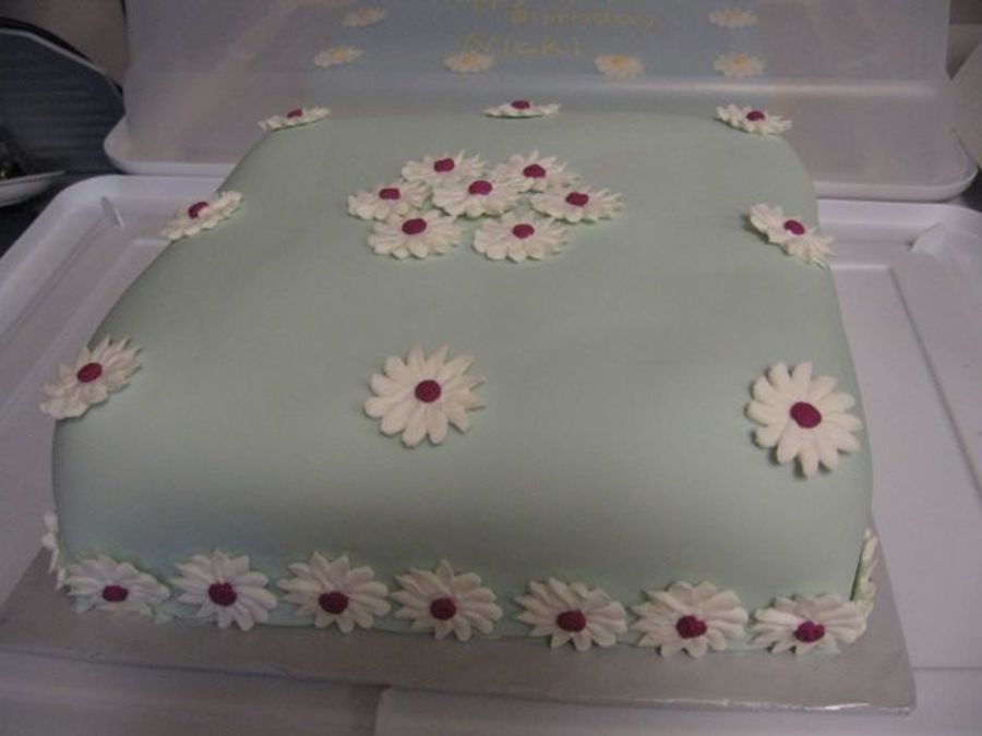 Square Fondant Daisy - CakeCentral.com