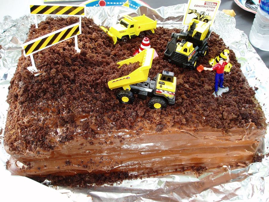 Construction Site Cake - CakeCentral.com
