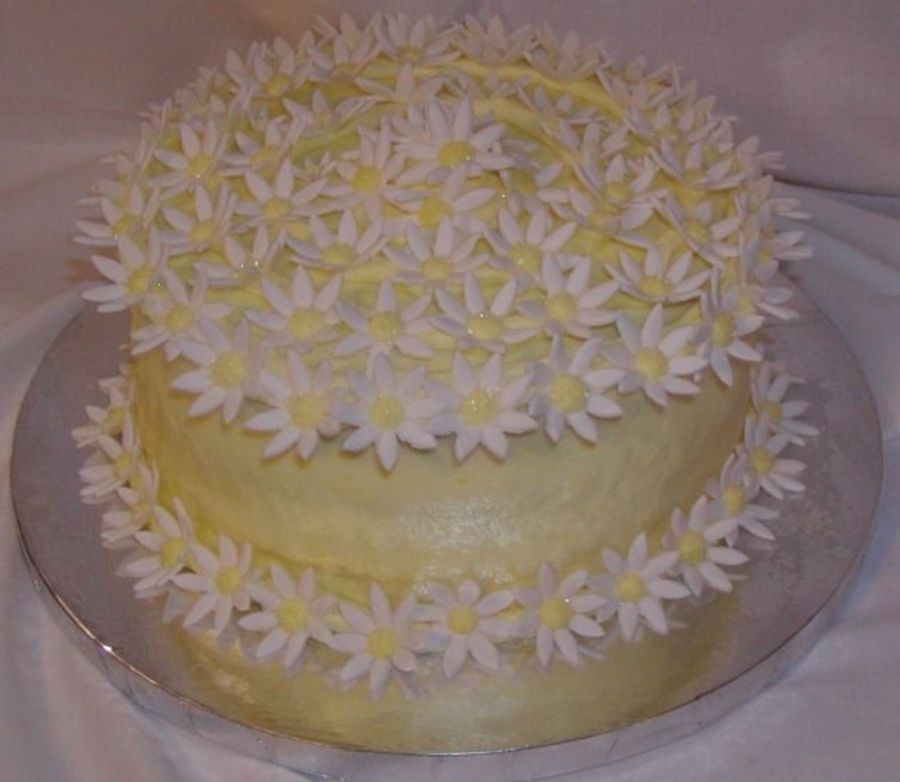Yellow Daisy Cake - CakeCentral.com