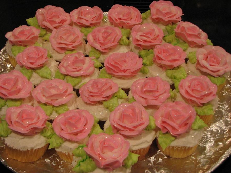 2 Dozen Roses - CakeCentral.com