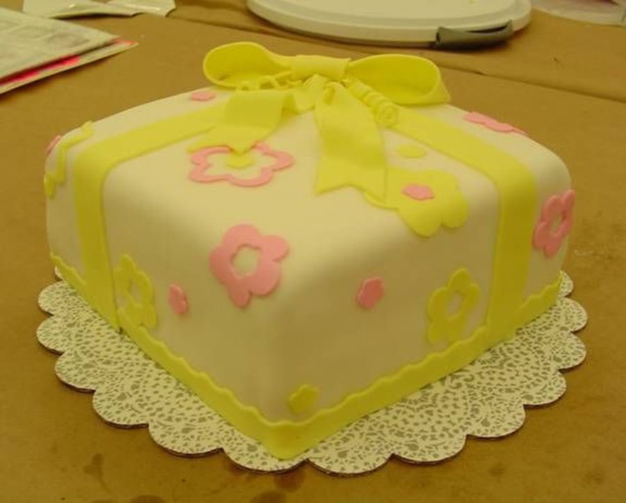 Present Cake With Yellow Bow - CakeCentral.com
